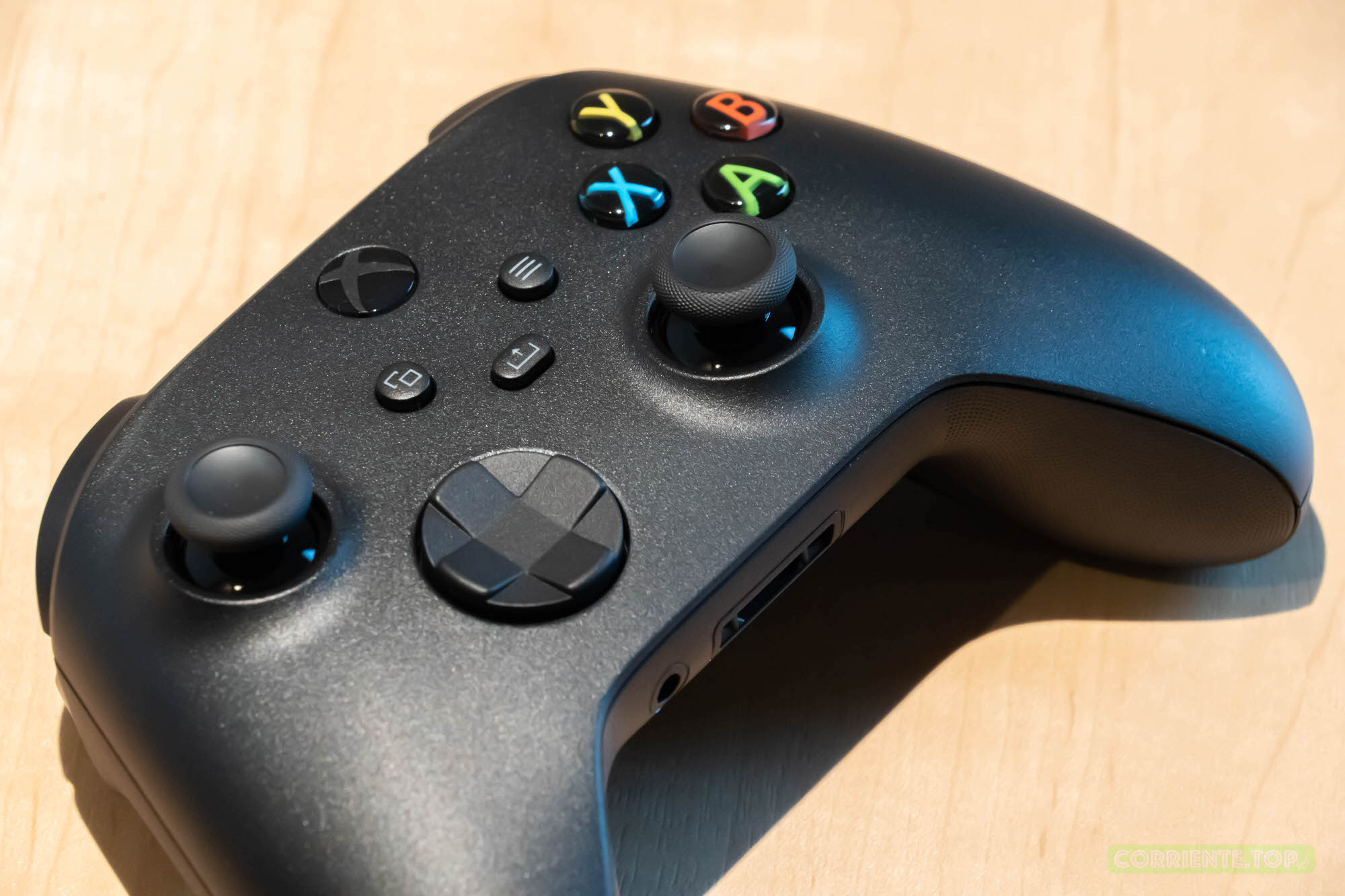 正版 Xbox 控制器正在促销。使用标准颜色和 Breaker SE 在 Amazon 上享受高达 27% 的折扣 ...