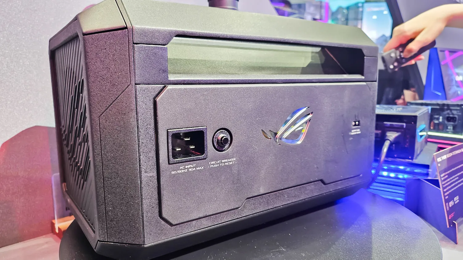 就像雷神之锤一样！ “ROG MJOLNIR”的对角线想法太像华硕了，让我感觉不舒服。 - Eeshanaviation.com