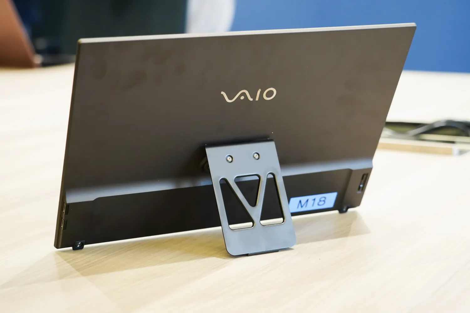 VAIO将发布超轻量移动显示器“VAIO Vision+ 14”。即使在小咖啡馆里，您也可以轻松创建双屏环境。 - Eeshanaviation.com