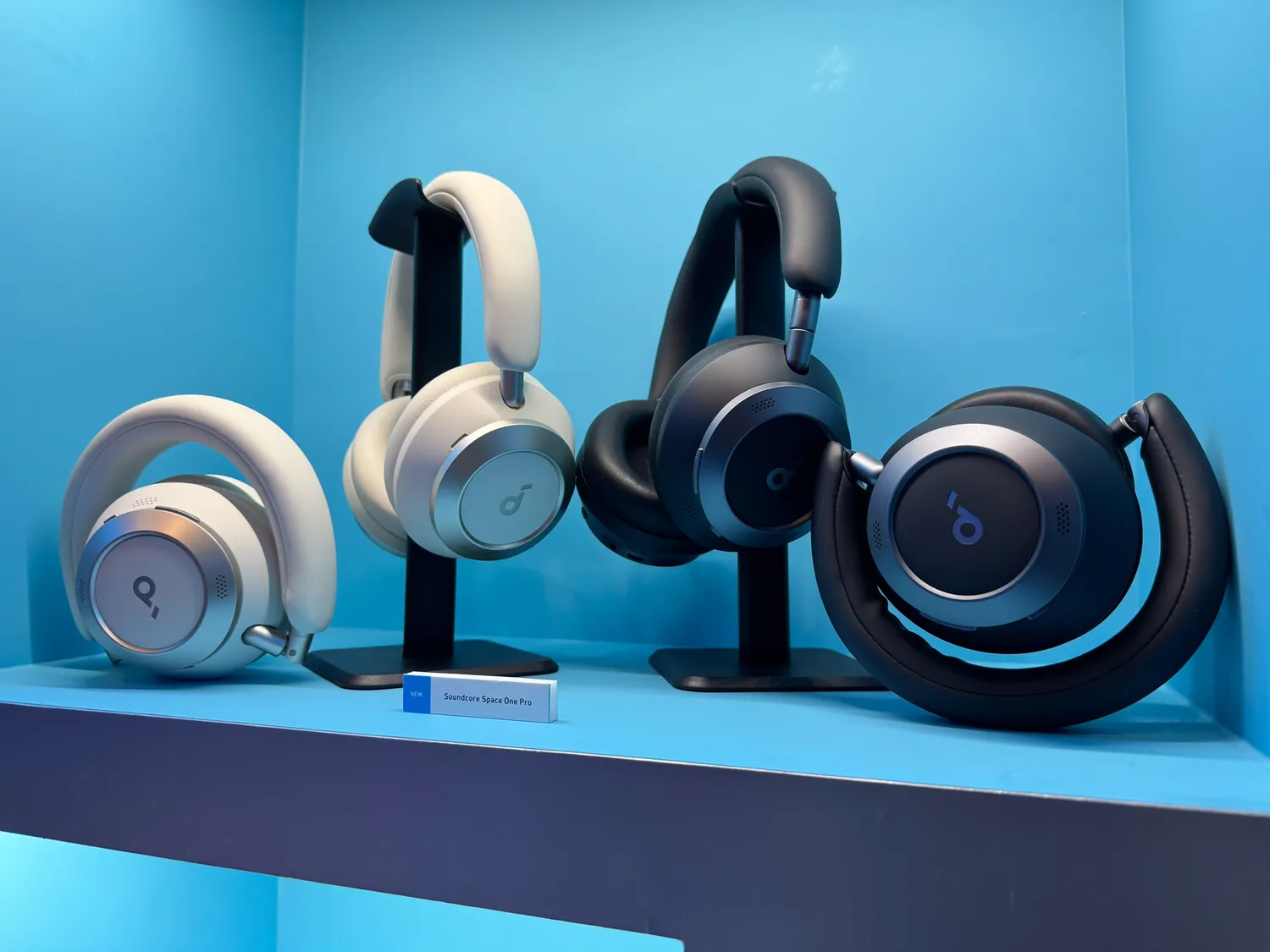 《Soundcore Space One Pro》发布。耳机具有改进的降噪性能，带来更身临其境的体验，独特的 FlexiCurve 结构使其 ...