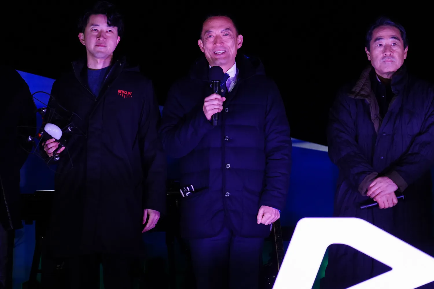 “DIG SHIBUYA DG DRONE SHOW”2,200 架无人机在小室哲也和日向大辅的现场音乐的陪伴下在涩谷夜空创作艺术 ...
